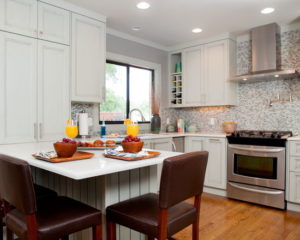 17 Functional Small Kitchen Peninsula Design Ideas