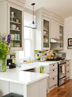 17 Functional Small Kitchen Peninsula Design Ideas
