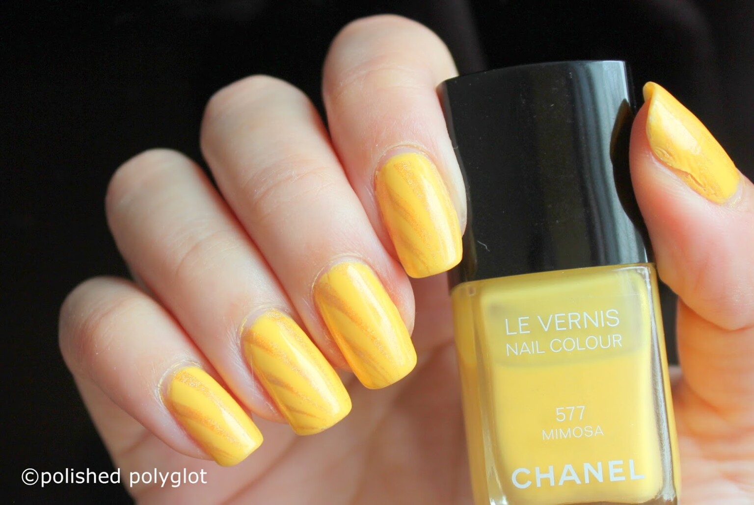 15 Cheerful Sunshine Nail Art Ideas
