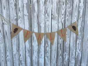 19 Cheerful Handmade Fall Banners And Garlands To Decorate With