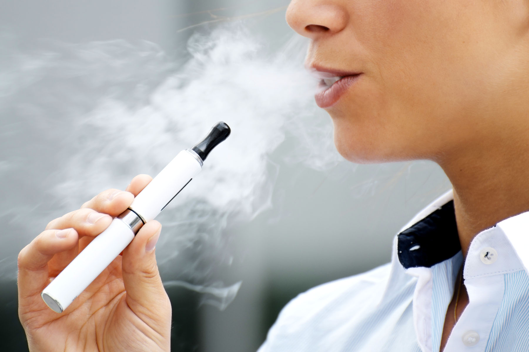 Why E-Cigs Are Becoming Trendier than Real Cigarettes