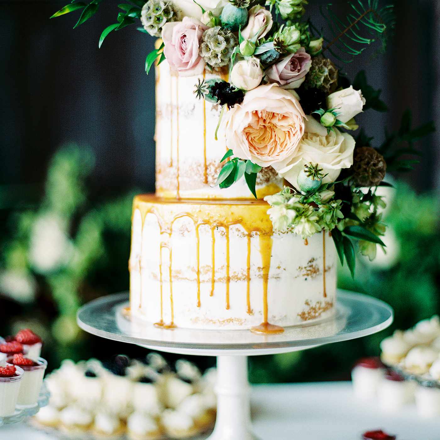 15 Stunning Drip Wedding Cakes