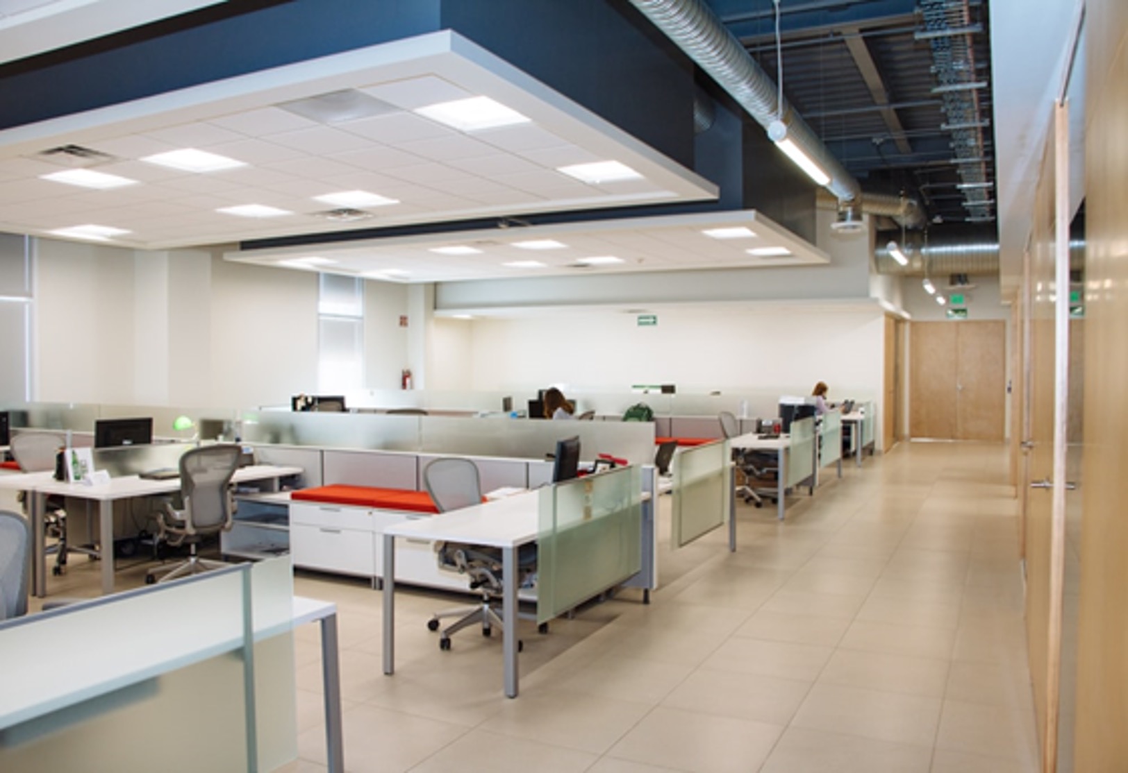 Tips for Choosing the Right Office Furniture