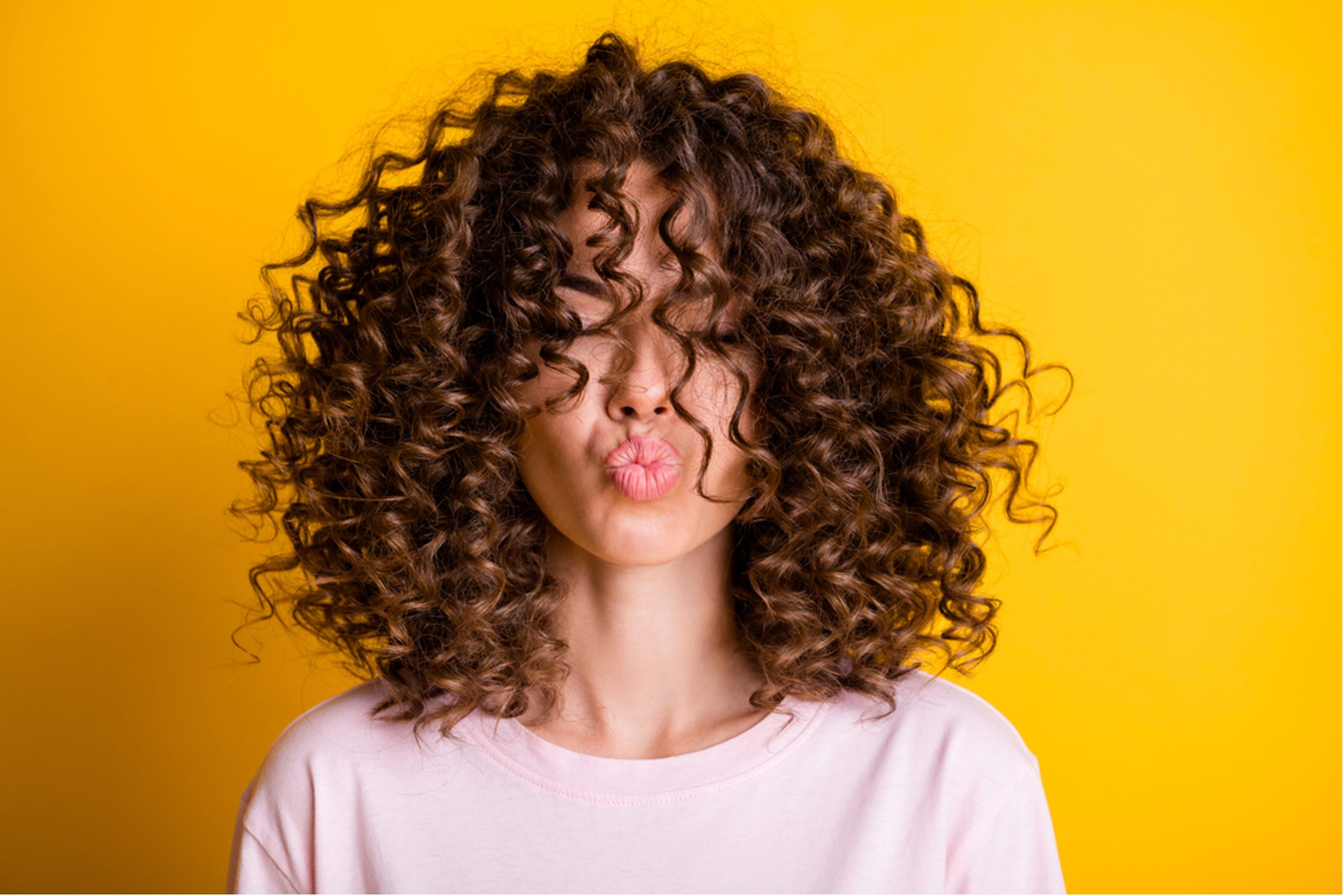 How to Plop Curly Hair: 4 Expert Tips